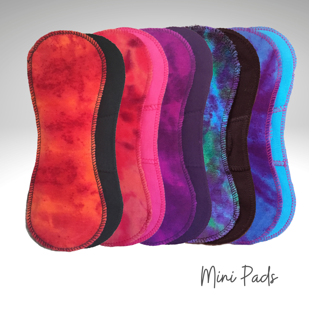 Pile of 7 Mini pads &7& length& – Honour Your Flow